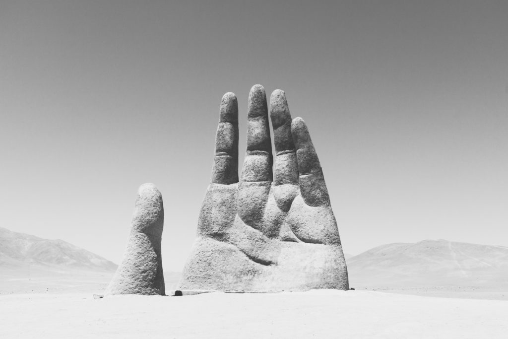 3 Magnificent Hand Shaped Sculptures Around the World
